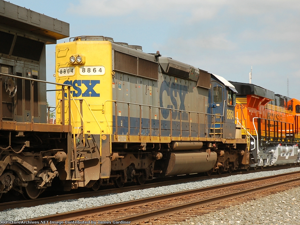 CSXT 8864